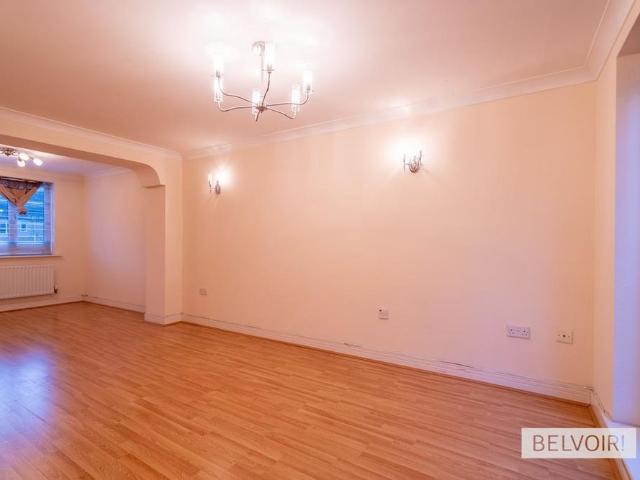 4 bedroom townhouse to rent