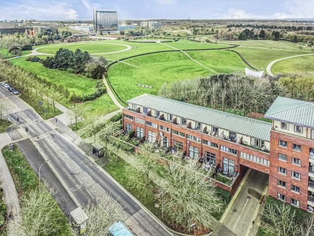 4 bedroom townhouse to rent