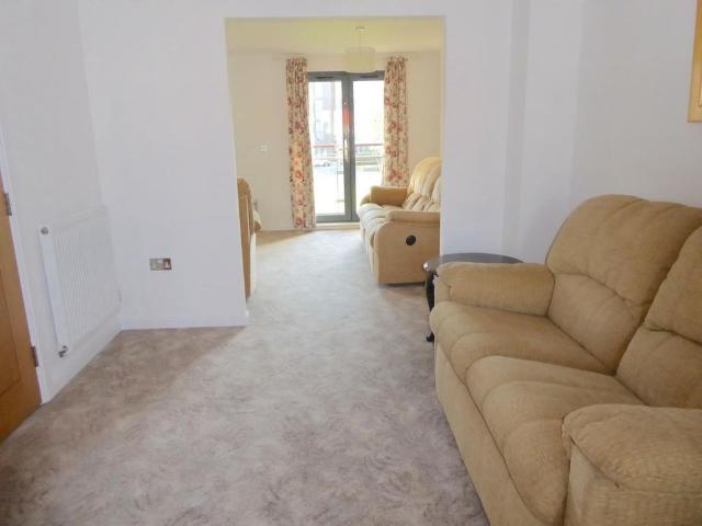 4 bedroom townhouse to rent