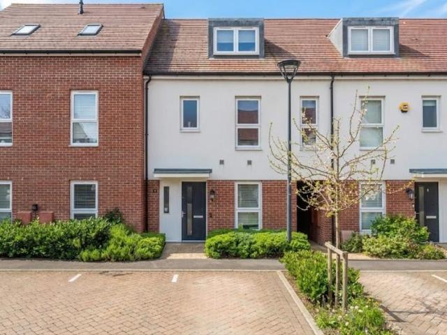 4 bedroom townhouse to rent
