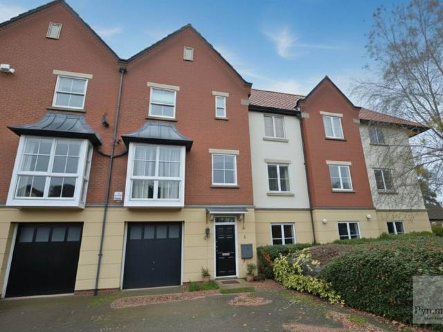 4 bedroom townhouse to rent