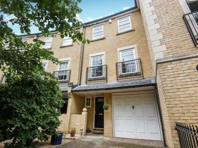4 bedroom townhouse to rent