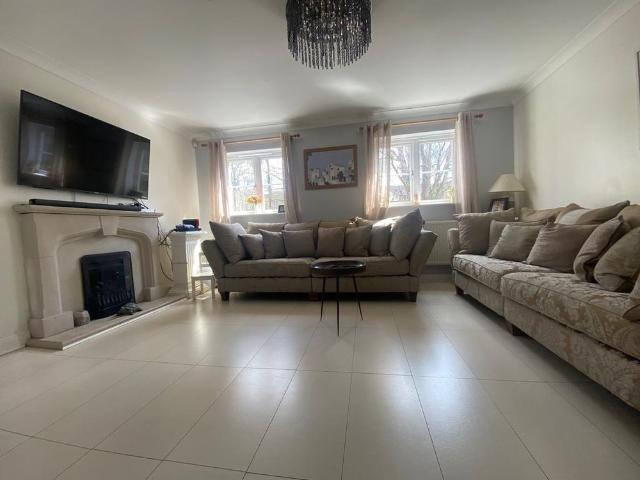 4 bedroom townhouse to rent