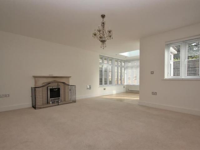 4 bedroom townhouse to rent