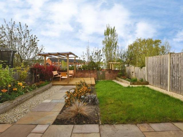 4 bedroom townhouse to rent