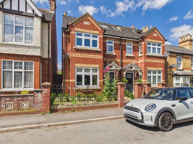 4 bedroom townhouse to rent