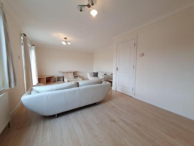 4 bedroom townhouse to rent