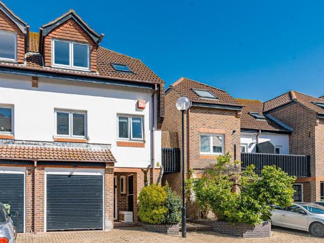 4 bedroom townhouse to rent