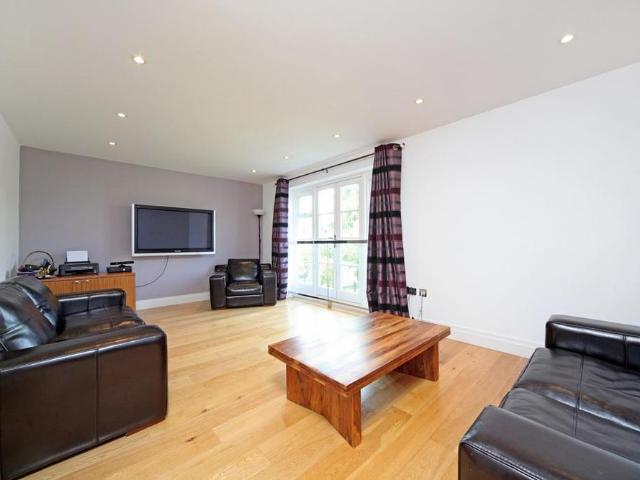 4 bedroom townhouse to rent