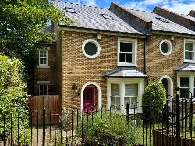 4 bedroom townhouse to rent