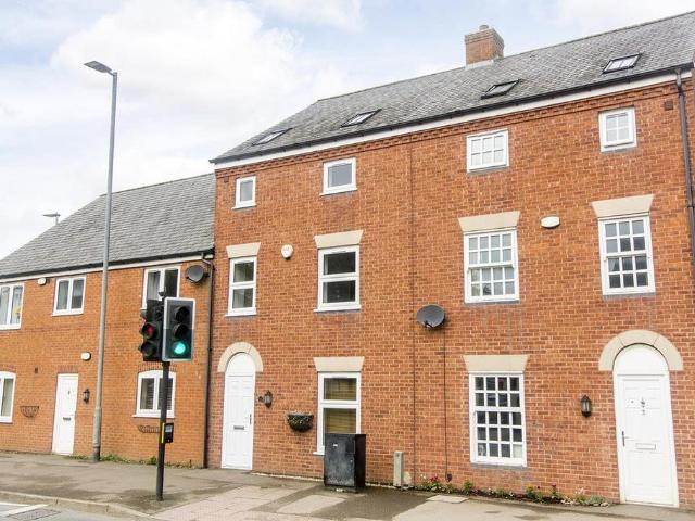 4 bedroom townhouse to rent