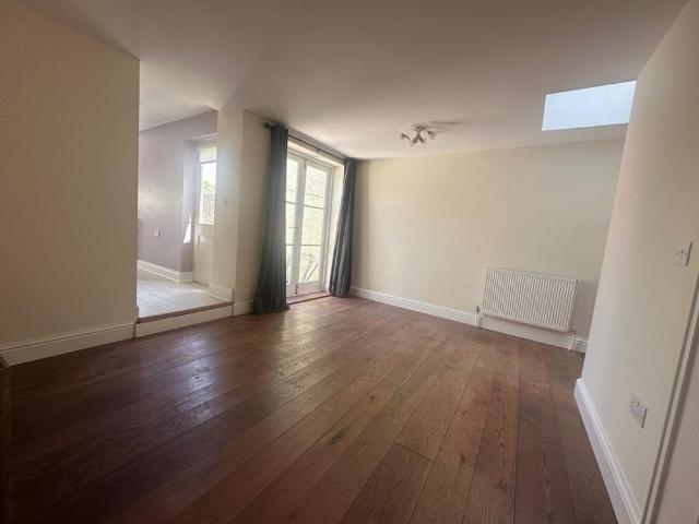 4 bedroom townhouse to rent