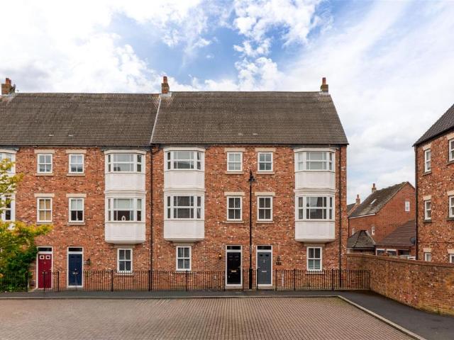 4 bedroom townhouse to rent