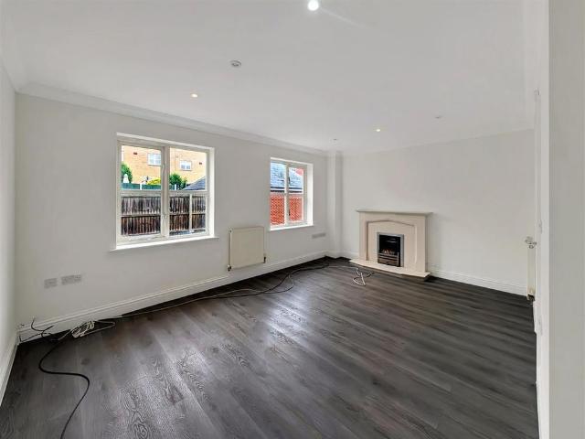 4 bedroom townhouse to rent