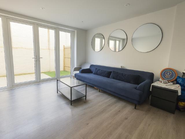 4 bedroom townhouse to rent