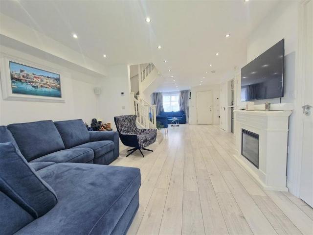 4 bedroom townhouse to rent
