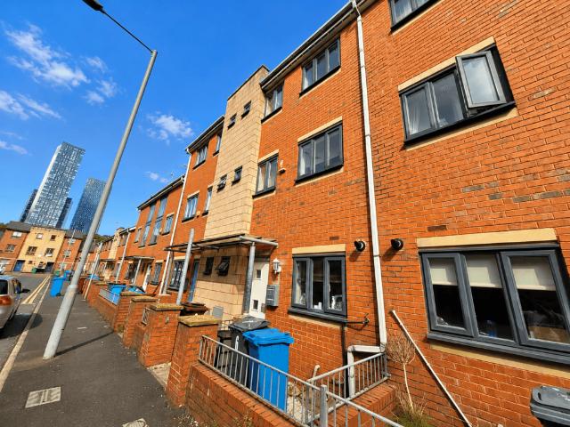 4 bedroom townhouse to rent