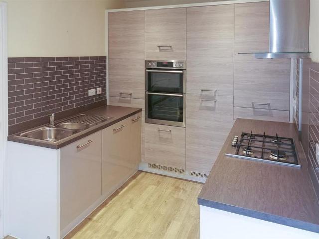 4 bedroom townhouse to rent