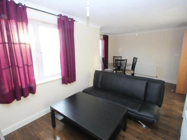 4 bedroom townhouse to rent