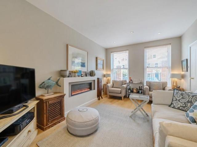 4 bedroom townhouse to rent