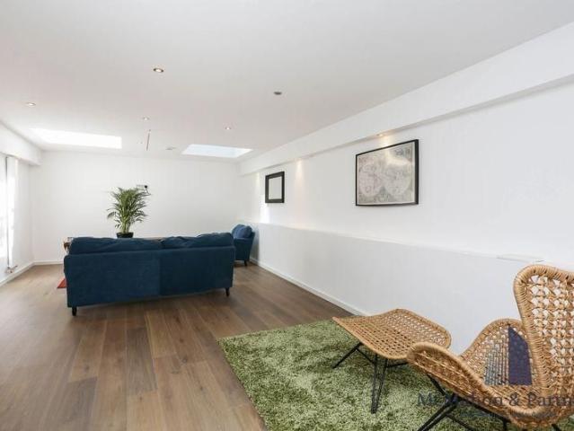 4 bedroom townhouse to rent