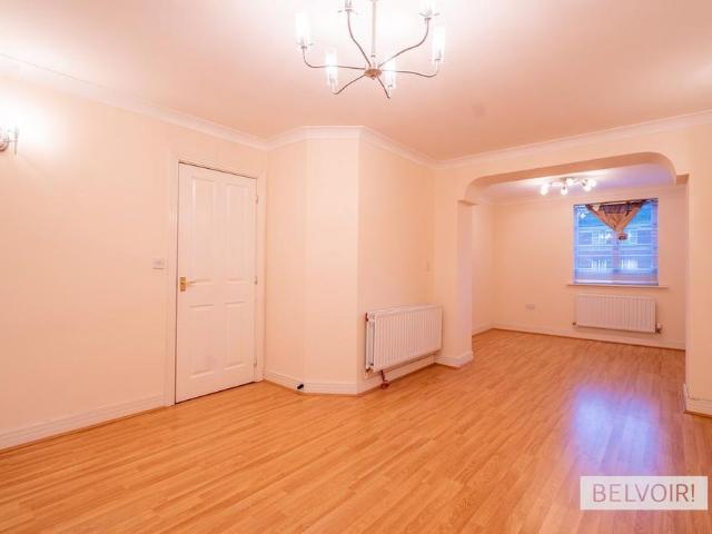 4 bedroom townhouse to rent