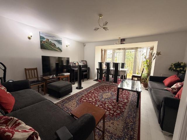 4 bedroom townhouse to rent