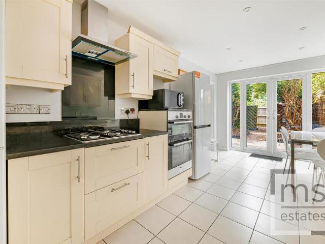 4 bedroom townhouse to rent