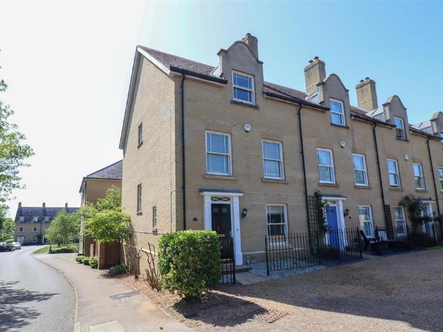 4 bedroom townhouse to rent