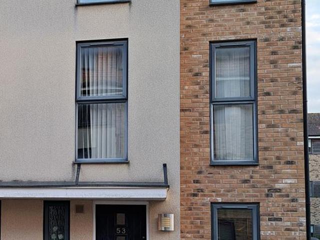 4 bedroom townhouse to rent