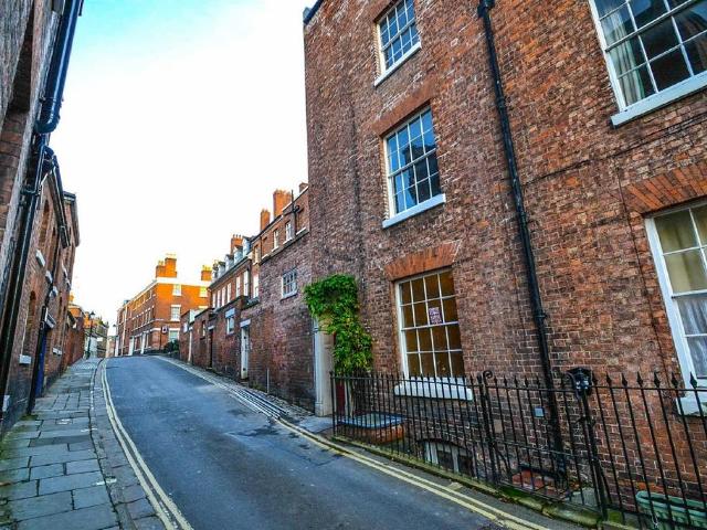 4 bedroom townhouse to rent