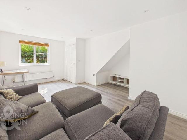 4 bedroom townhouse to rent