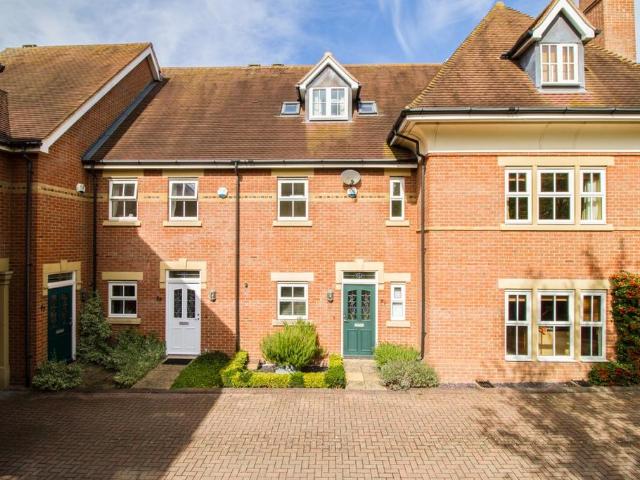 4 bedroom townhouse to rent