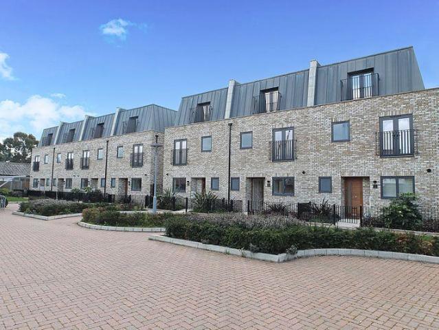 4 bedroom townhouse to rent