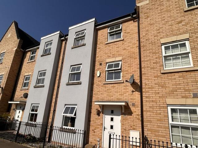 4 bedroom townhouse to rent