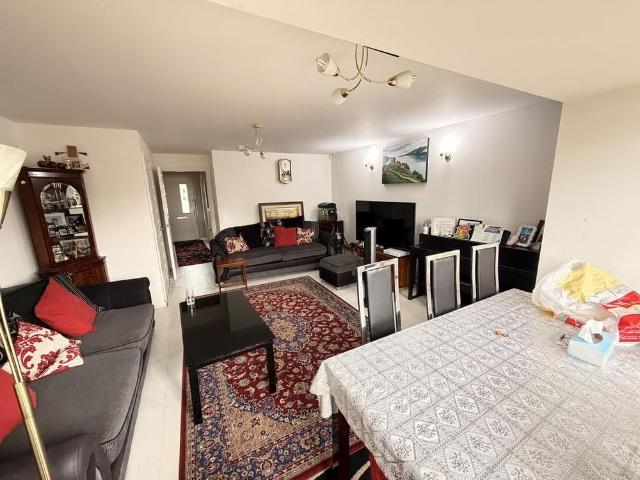 4 bedroom townhouse to rent