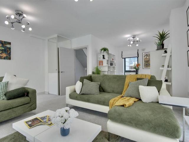 4 bedroom townhouse to rent