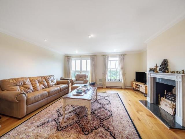 4 bedroom townhouse to rent