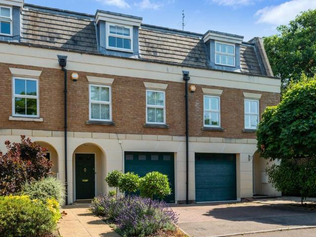 4 bedroom townhouse to rent