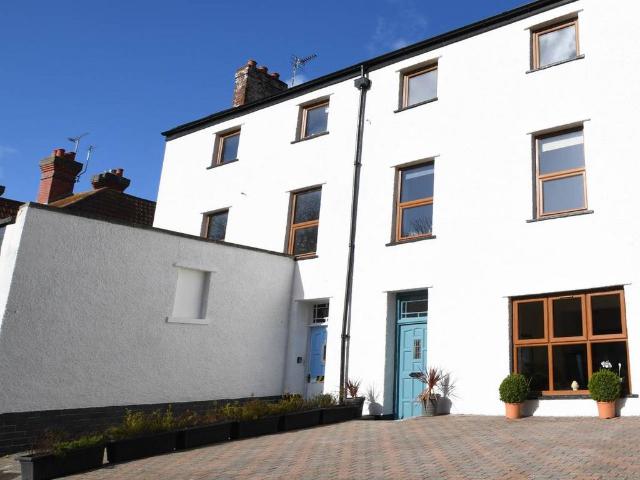 4 bedroom townhouse to rent