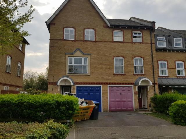 4 bedroom townhouse to rent