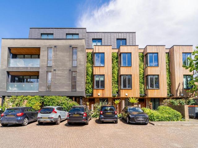 4 bedroom townhouse to rent