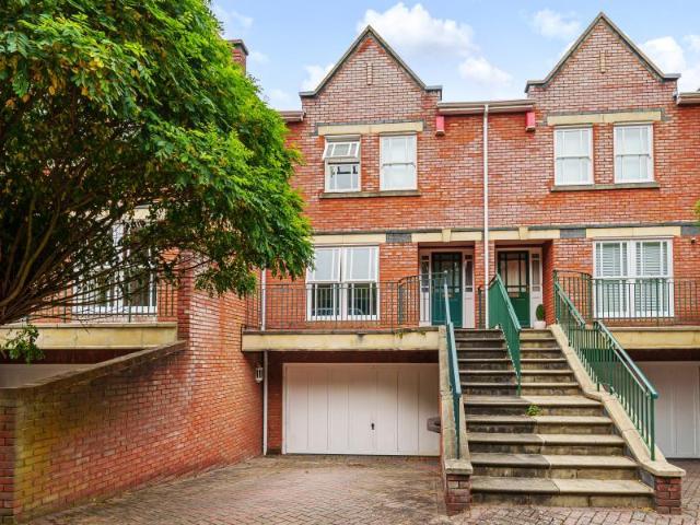 4 bedroom townhouse to rent
