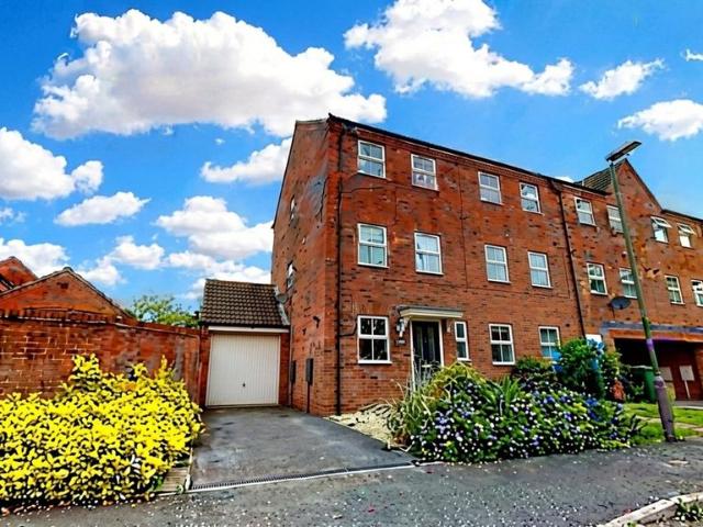 4 bedroom townhouse to rent