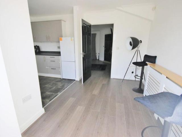 4 bedroom townhouse to rent