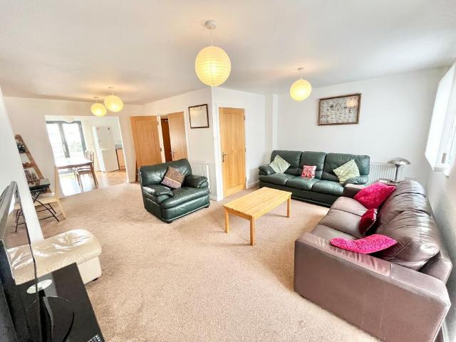 4 bedroom townhouse to rent