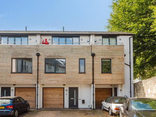 4 bedroom townhouse to rent