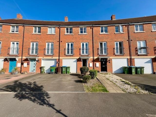 4 bedroom townhouse to rent