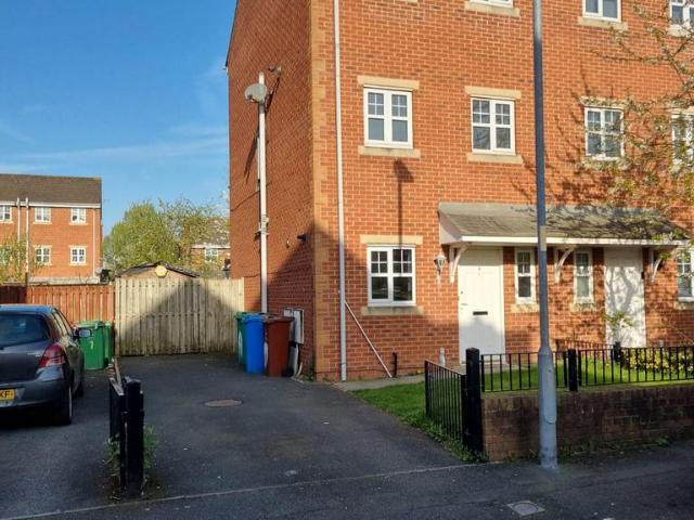 4 bedroom townhouse to rent