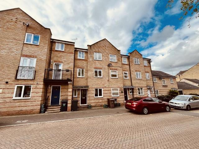 4 bedroom townhouse to rent